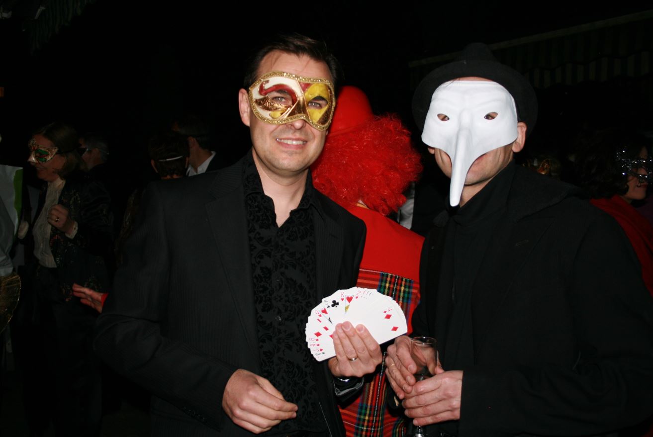 Les avantages d'un animateur anniversaire adulte - HIKE Magicien Mentaliste